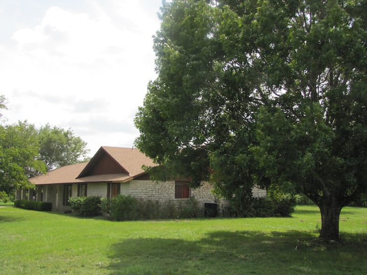 Lovely Spacious Peaceful Country Home On 5ac Land - Elgin, TX