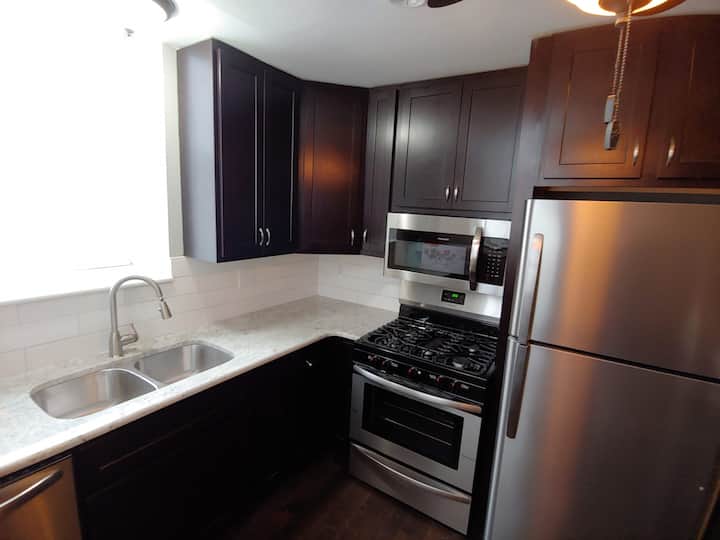 Traveling Nurses Welcome! First Floor Unit! - St. Louis, MO