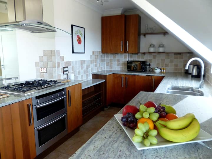 Basingstoke Central 1 Bedroom Penthouse Apartment - 베이싱스토크