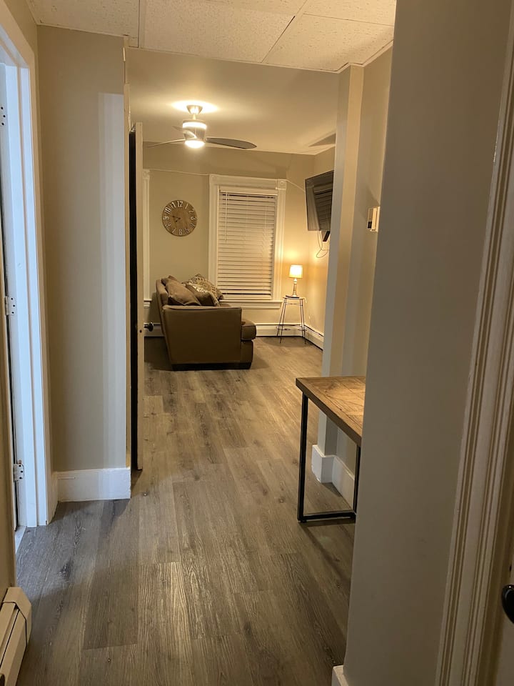 One Bedroom Home Away From Home. - Londonderry, NH