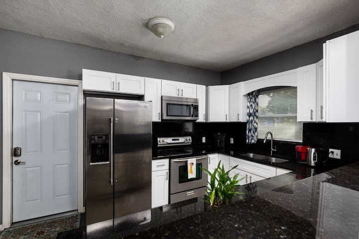 Stay In St Pete Beautiful Campbell Park - St. Petersburg, FL