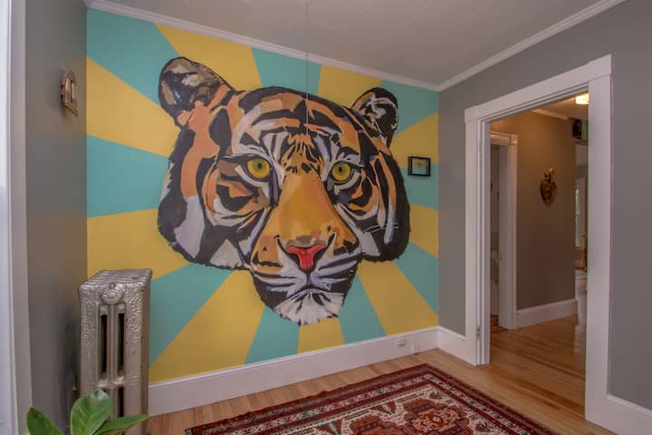 Sunny Artist's Home, Portland Area - 포틀랜드