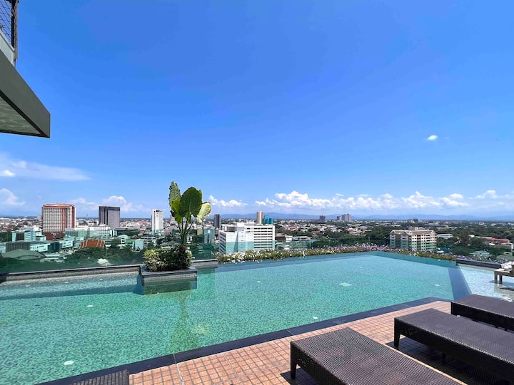 长康路Astra精品公寓带浴缸11楼顶楼无边泳池 - Chiang Mai