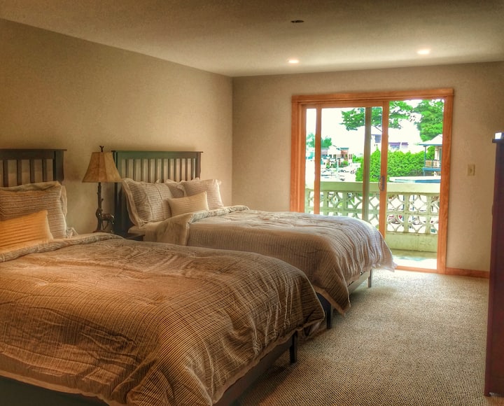 Main St Queen Suite #3, Great Location - Lake Placid, NY