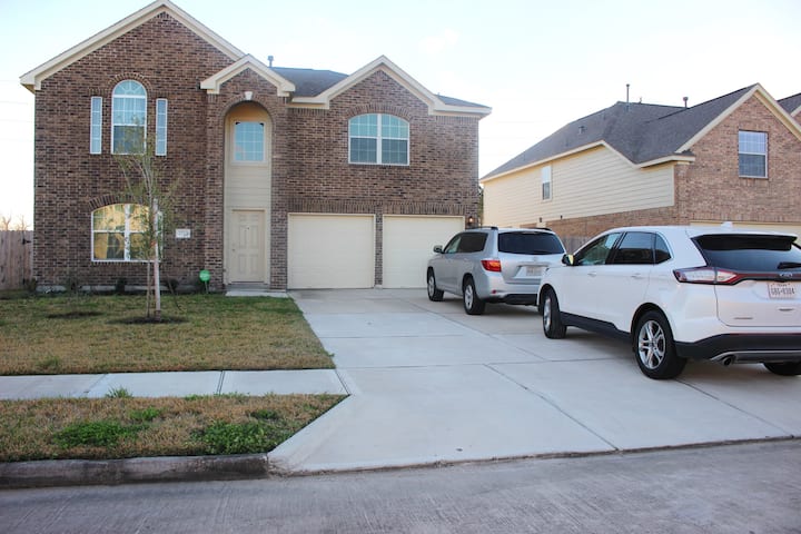 Cozy Home 5 Minutes From Airport - Humble, TX