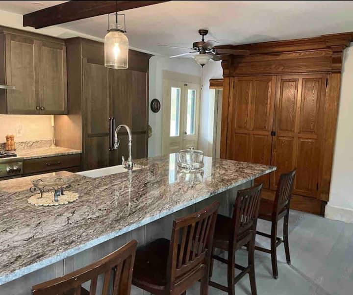 Near Ragged Mountain & Sunapee! - New London, NH