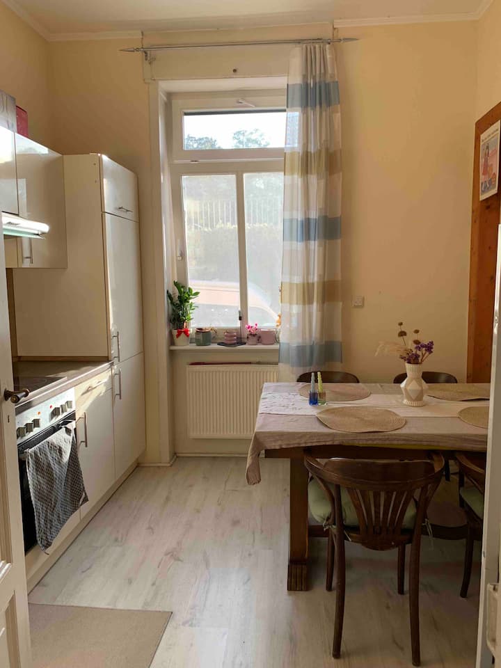 Zimmer In Altbauwohnung Frankfurt - フランクフルト