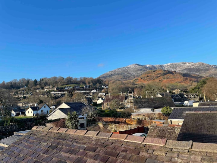 Private King Size Bedroom With Shared Bathroom - Hawkshead