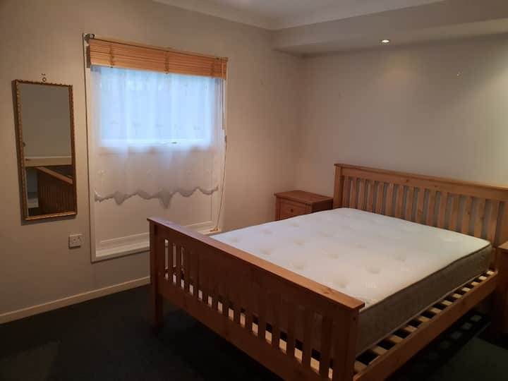 En-suite Room In An Individual House - Basingstoke