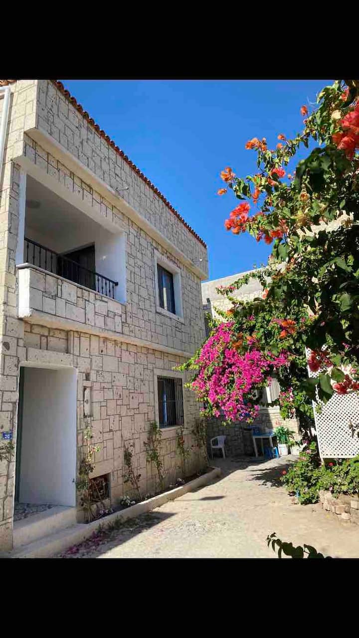 Alaçati Merkezde ÇAti Kati Lüks 1+1 - Alaçatı