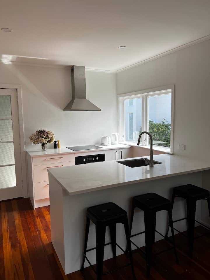 Sunny & Private Herne Bay Unit - Auckland