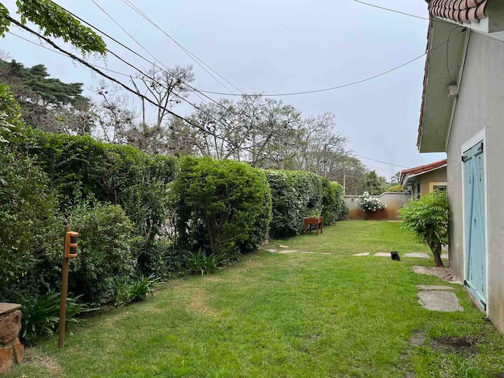 Hermosa Casa En Barrio Residencial Carrasco - Montevideo