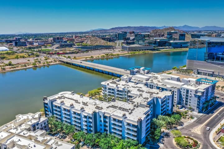 Lake View Luxury Living, 2 Bd, Heated Pool, Spa - Tempe