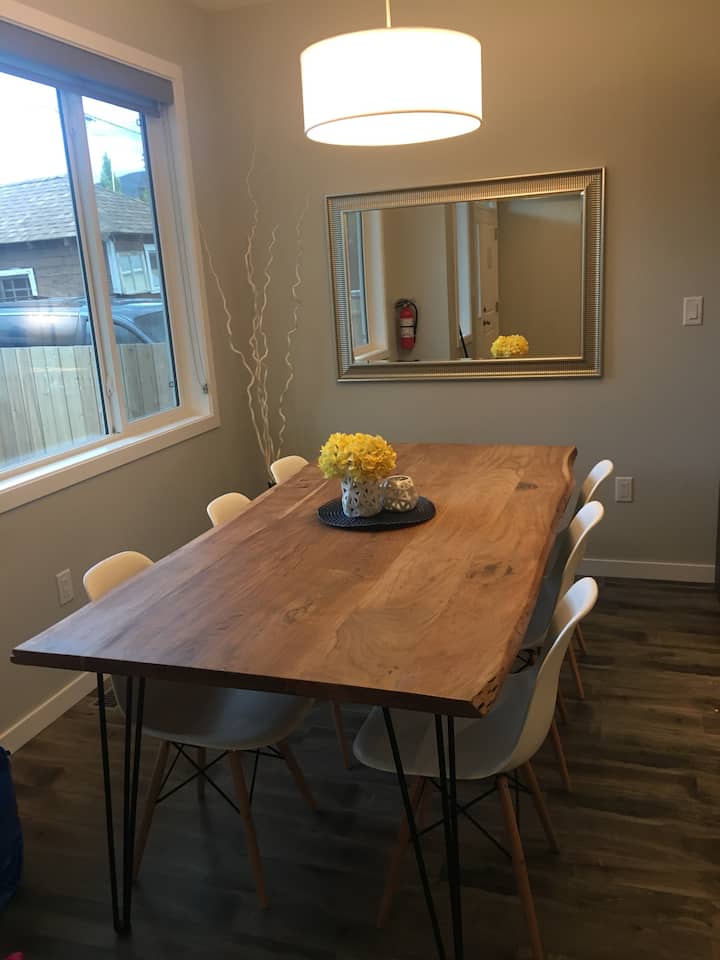 Licensed | Best Location In Penticton | 3 Bdr (B2) - Penticton