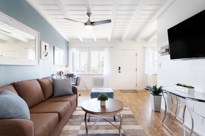 Seaside King 1bd Haven, Pets, Fast Wi-fi + Parking - San Clemente, CA