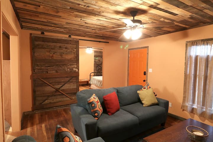 Orange Pallet Spacious Home / 3br Extraco - Waco, TX