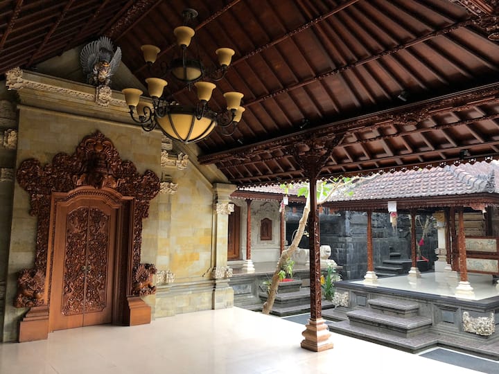 Pujis Homestay With A Private Pool And Garden View - Bali