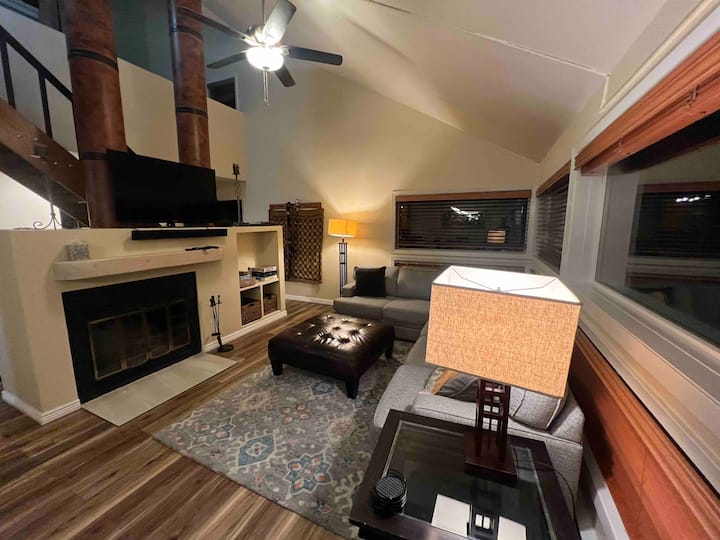 Nicely Appointed Vail Mtn. Getaway- Hot Tub, Fireplace, Free Bus, Free Wifi - Vail, CO