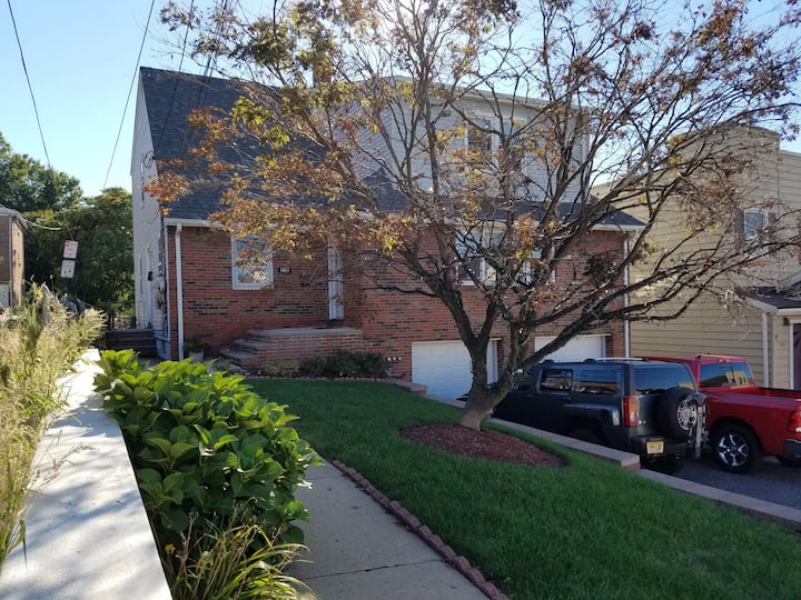 Charming Urban Home Just 7 Miles From Nyc - Edgewater, NJ