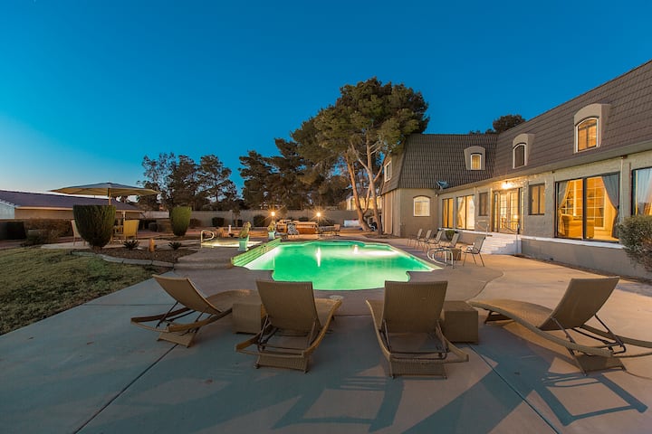 Peaceful Palace: Book 3 Nights Get 4th Night Free - Lake Las Vegas, NV