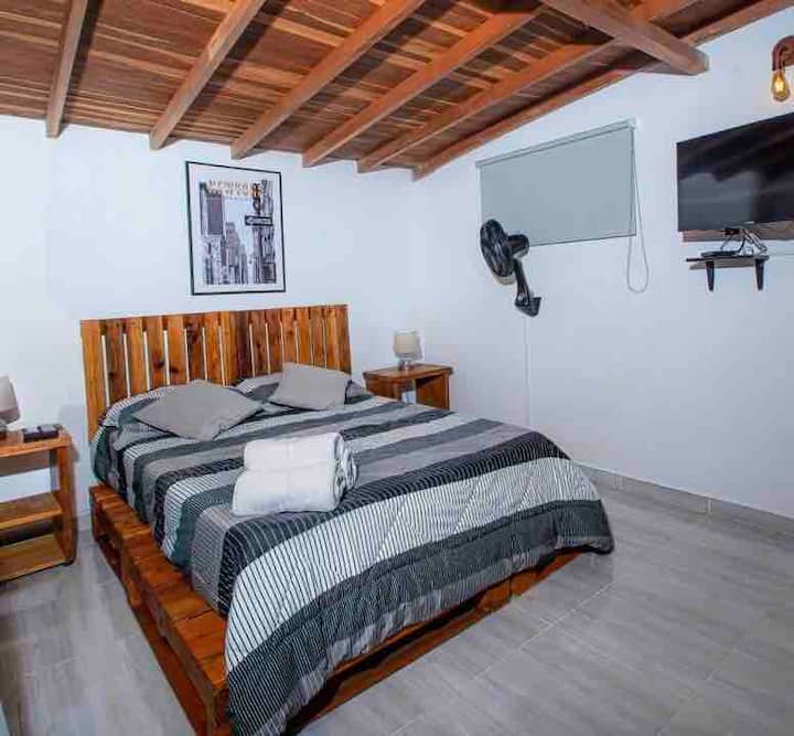 Casa Cerca Al Poblado, Central,moderna Y Acogedora - Medellín