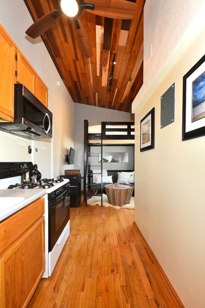 Cozy & Bright Beachside Unit Next To Boardwalk-c10 - Los Angeles, CA
