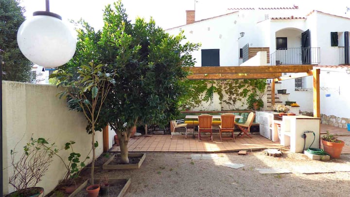 Apartament Amb Encant, Amb Jardí I Barbacoa. - Llançà
