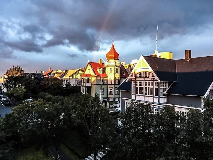 Luxury Apartment, Prime Location. Private Parking. - Reykjavik