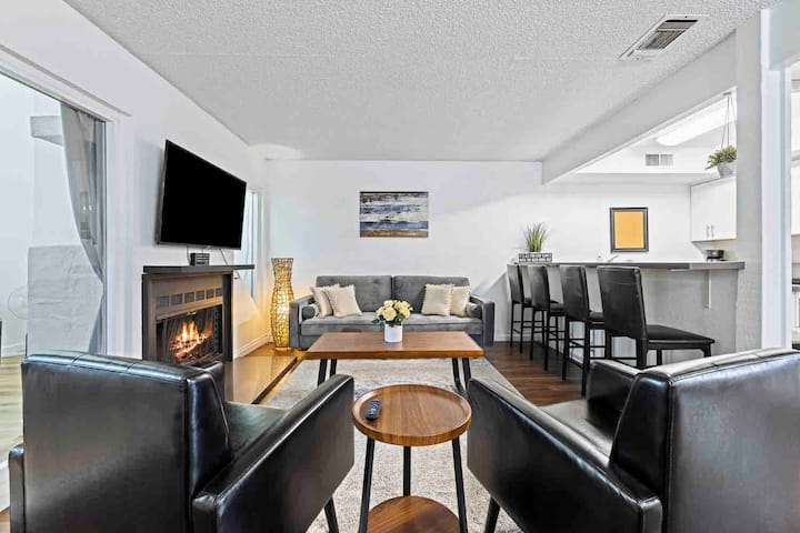 Contemporary River Park Condo 3 Bed/ 2 Bath Garage - Fresno, CA