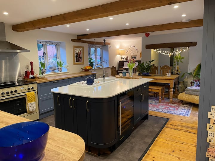 Private Bedroom - 1 Bed, Breakfast And Hot Tub - 