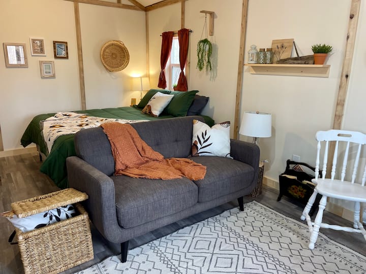 4. Tiny Home For 2 On The Farm + Amenities -