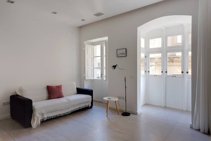 Minimal Studio Apartment In Valletta Hpi/7445 - Valletta