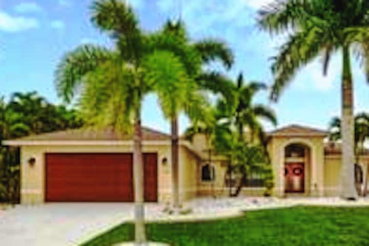Paradise Villa On Cape Coral - Cape Coral, FL
