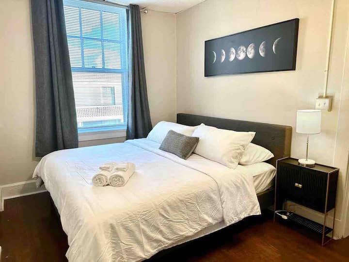 The Harrison G | King 1bd/1ba Apt Near Riverfront - Evansville, IN