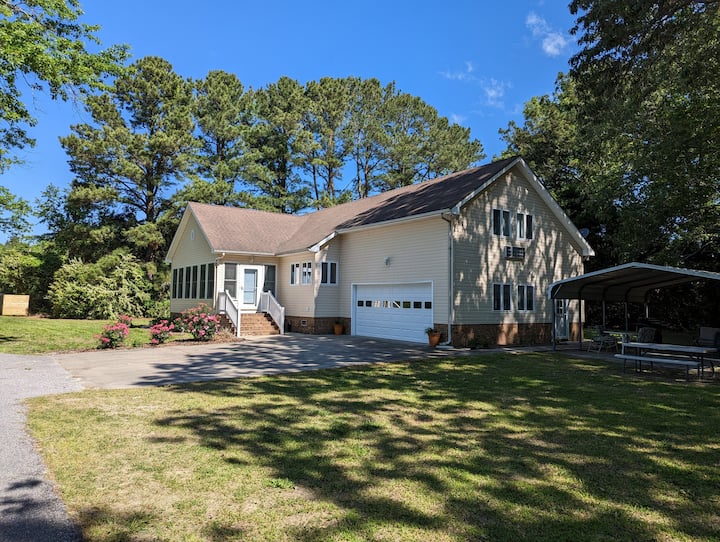 Lakeside Retreat **No Added Fees!** - Elizabeth City, NC
