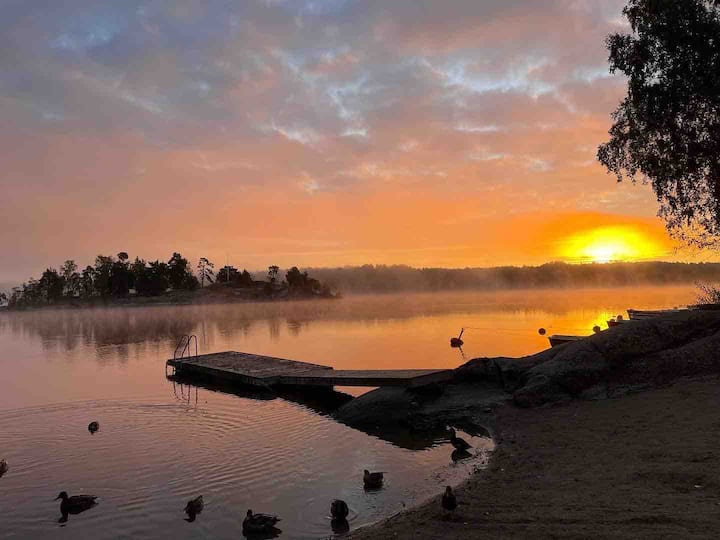 Charmig Poolvilla Nära Sjö, 15 Min Från Stockholm - Stockholm