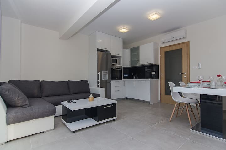 Apartment Sunshine In Villa Rudez - Makarska