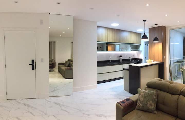Excelente Apartamento No Centro De Meia Praia - Pôrto Belo