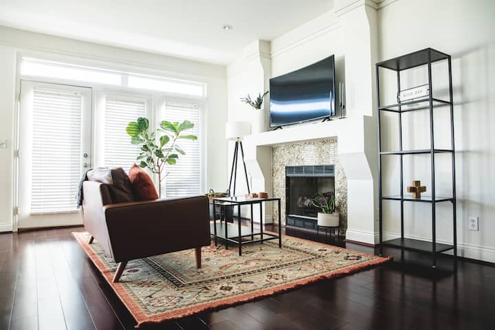 Charming Covington Townhome With Skyline Views! - Covington, KY