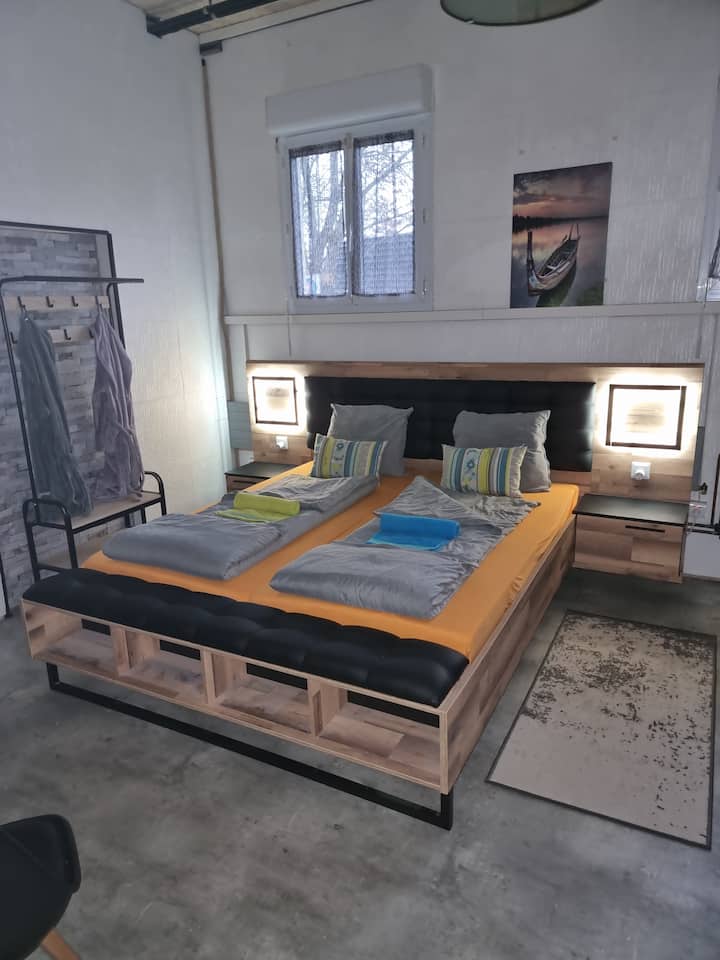 Chambre-studio Avec Entrée Privée - Louhans