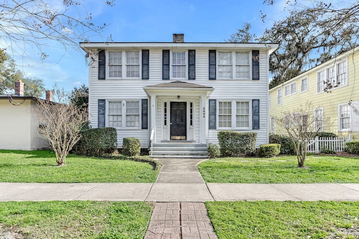Steps To Downtown Avondale! Tvs In Every Bedroom! - Jacksonville, FL