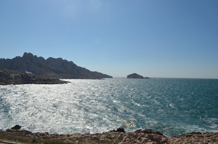 Très Beau Cabanon Face à La Mer Aux Goudes - Calanques de Marseille