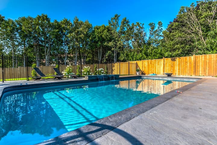 Stunning Large Family Home - Niagara-on-the-Lake