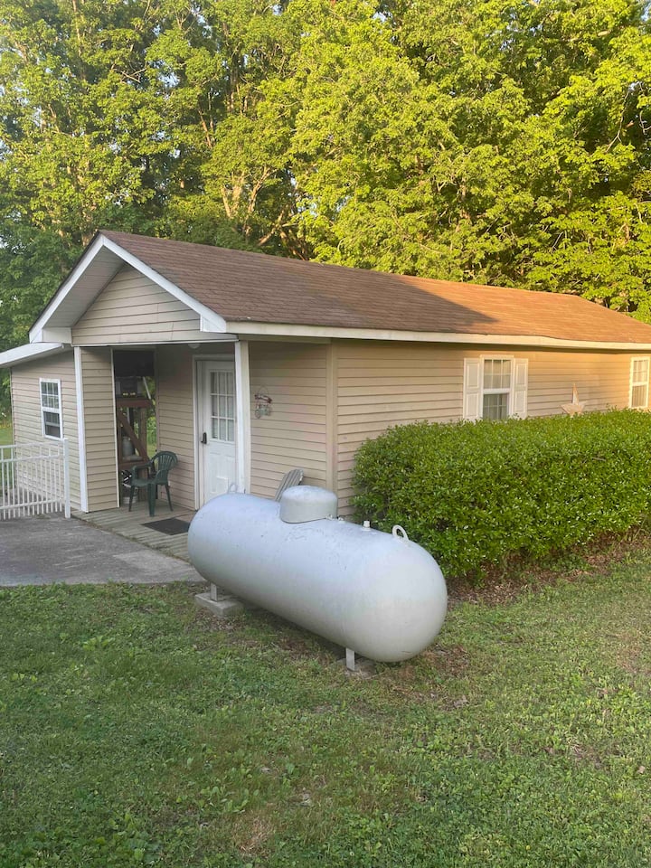 Cozy 1-bedroom Cottage In Country - Lynchburg, TN