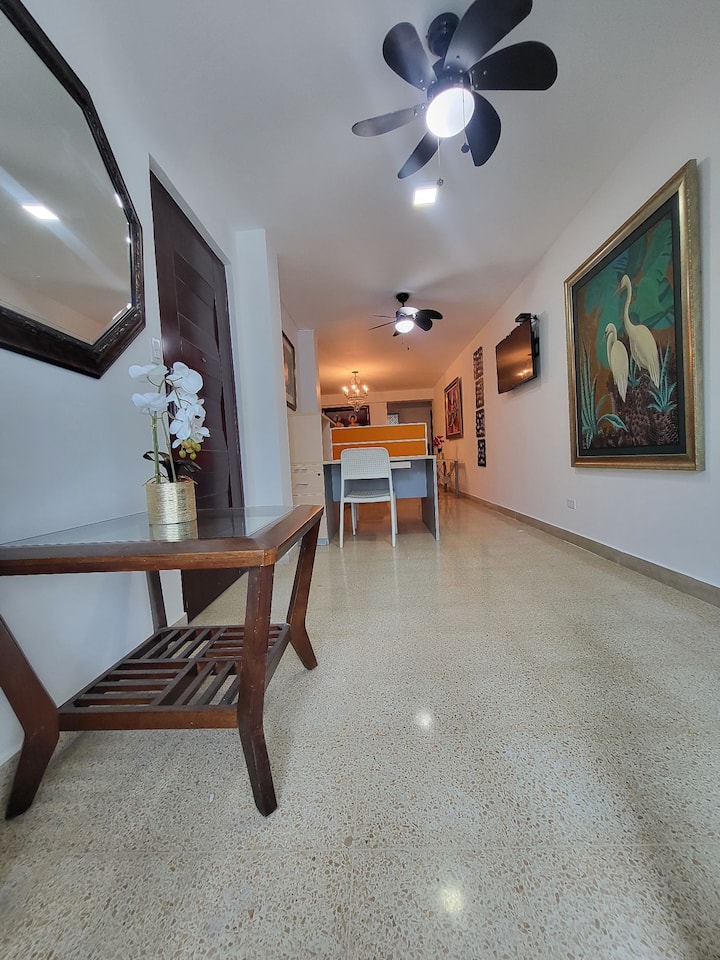 R10 Lindo Apto De 5 Recámaras En Zona Turística - Panama City