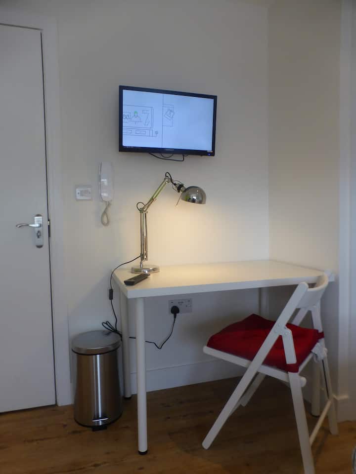 Budget Self-contained Studio Room Near City Centre - Brístol