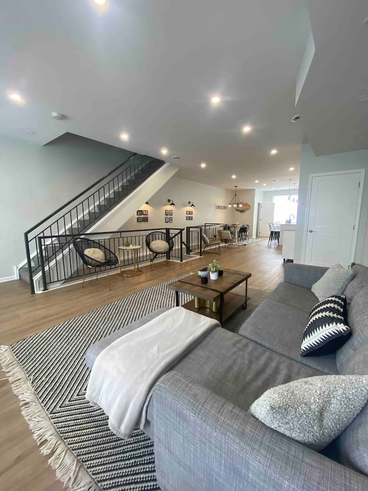 New Home With An Integral Garage And Rooftop Deck! - Pittsburgh