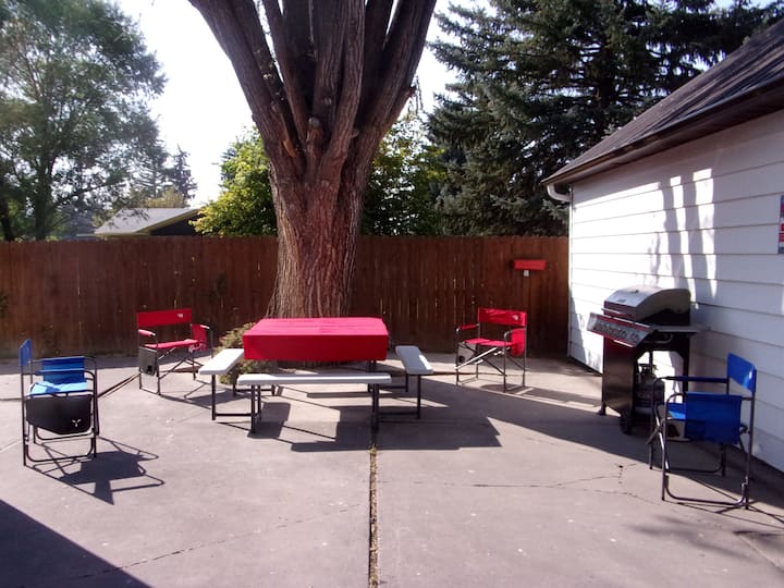 Cottonwood Grove Rooms & Stable - Pocatello, ID