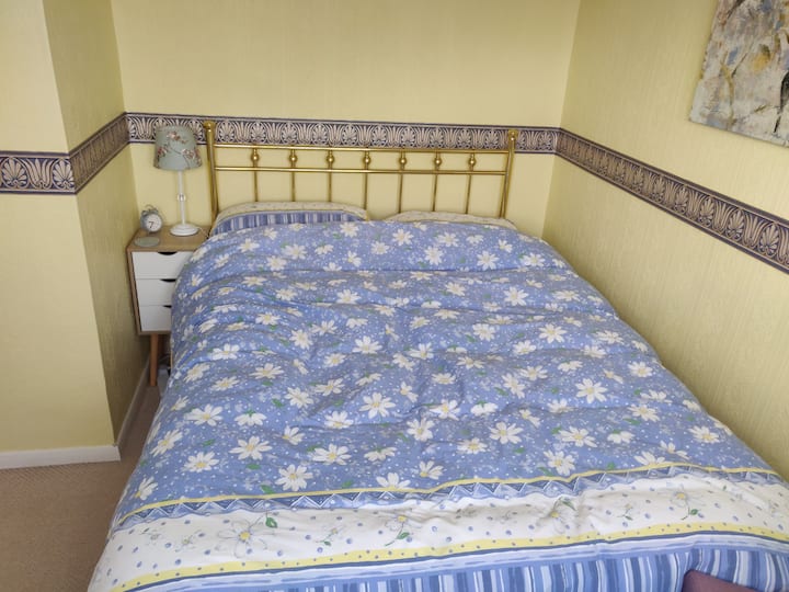 Charming Little Bedroom With View Of Garden. - Beaulieu