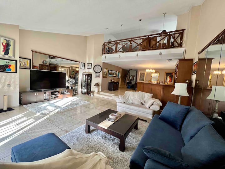 Amazing Duplex 4br One Of The Best In The Center -